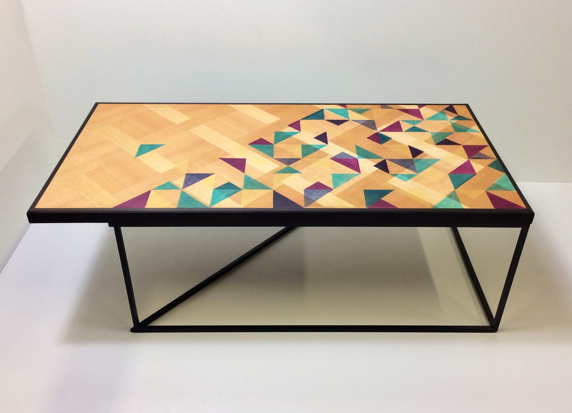 Table basse "Same same but different"